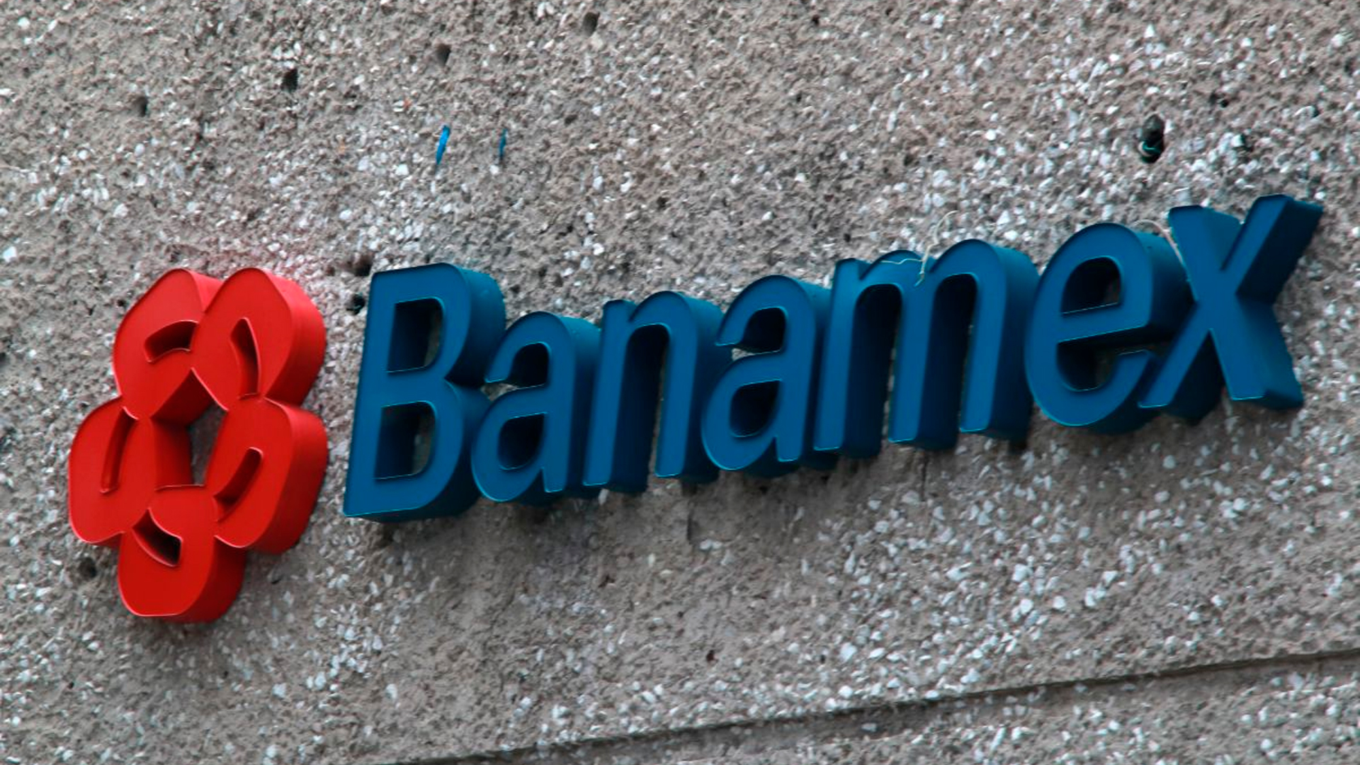Acciones de Grupo México caen tras oferta por Banamex