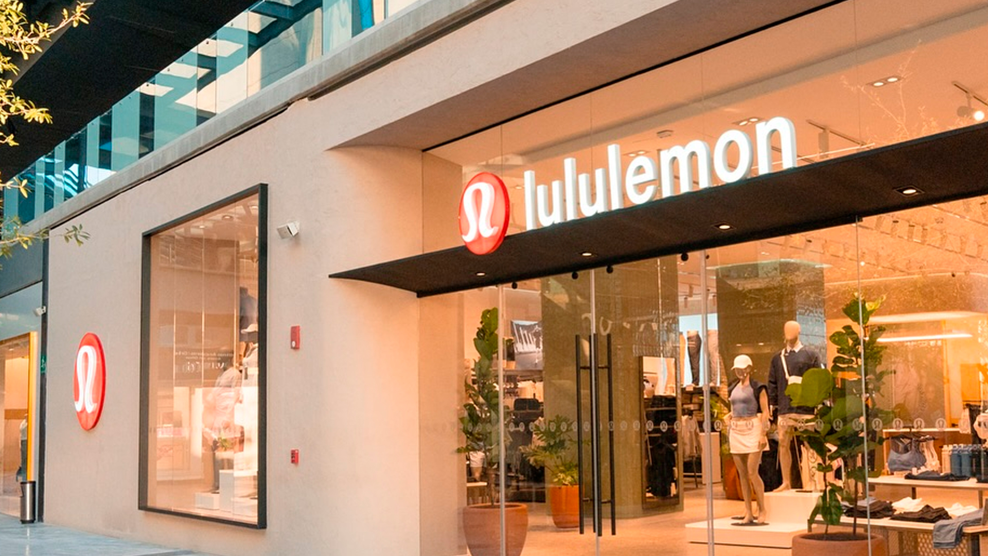 Lululemon lanza eCommerce y proyecta 30 tiendas en México